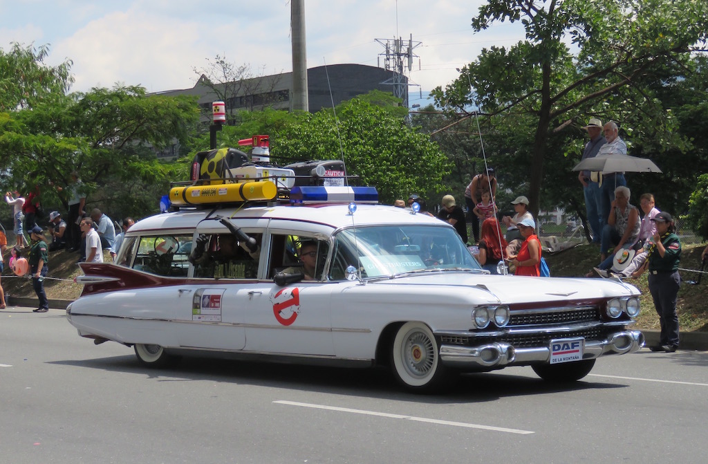 Desfile de Autos Clasicos (Classic Car Parade) Photos - 2016